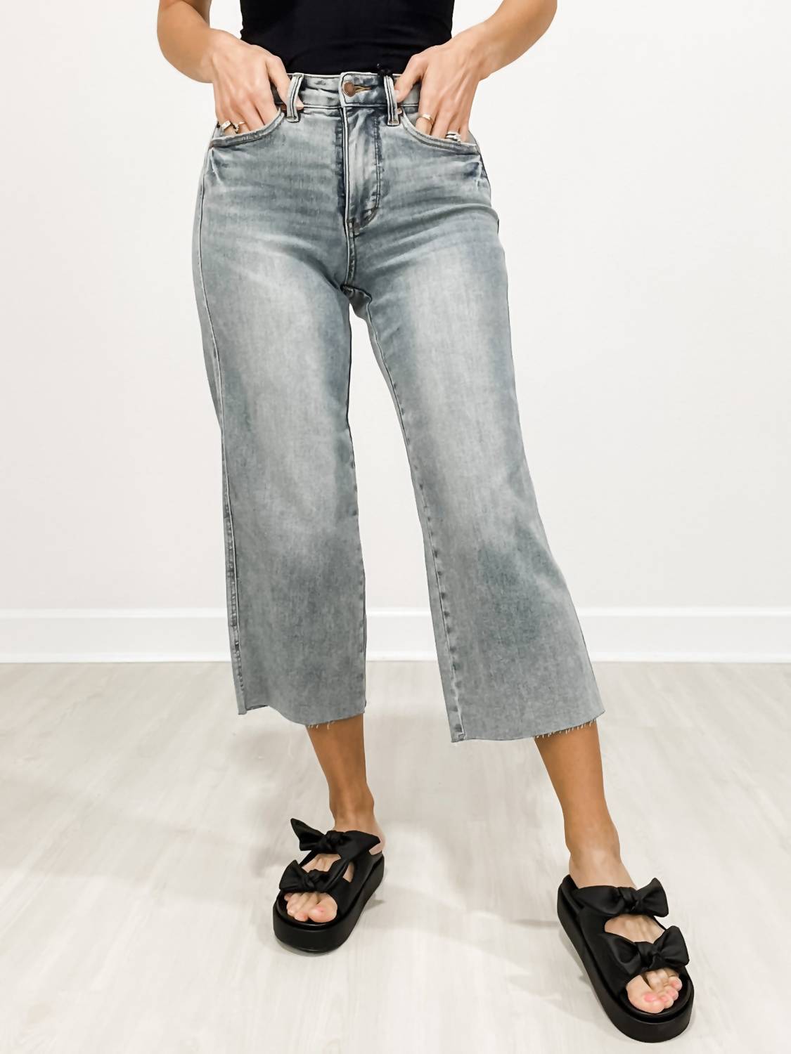 Judy Blue - Tanner Mid Rise Jeans – Snagged & Bagged