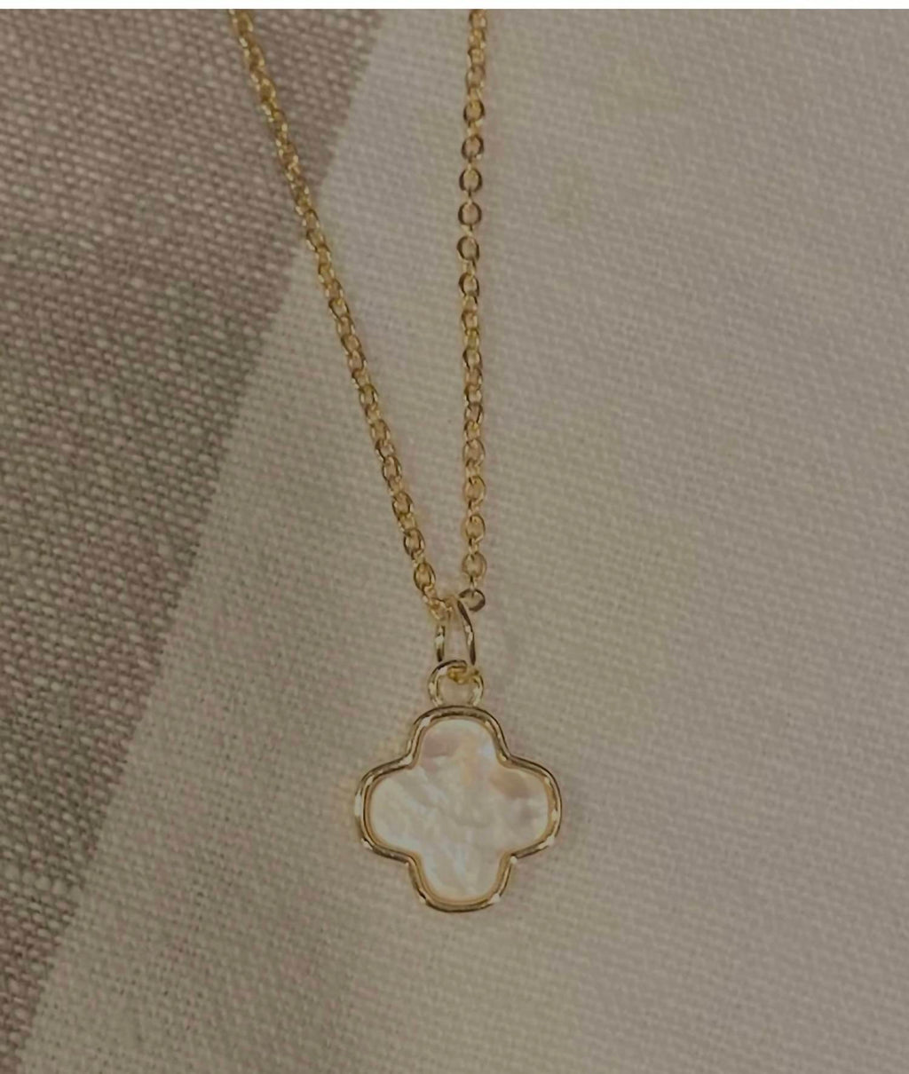 Amady Jewelry - Women's Clover Pendant Necklace – Snagged & Bagged